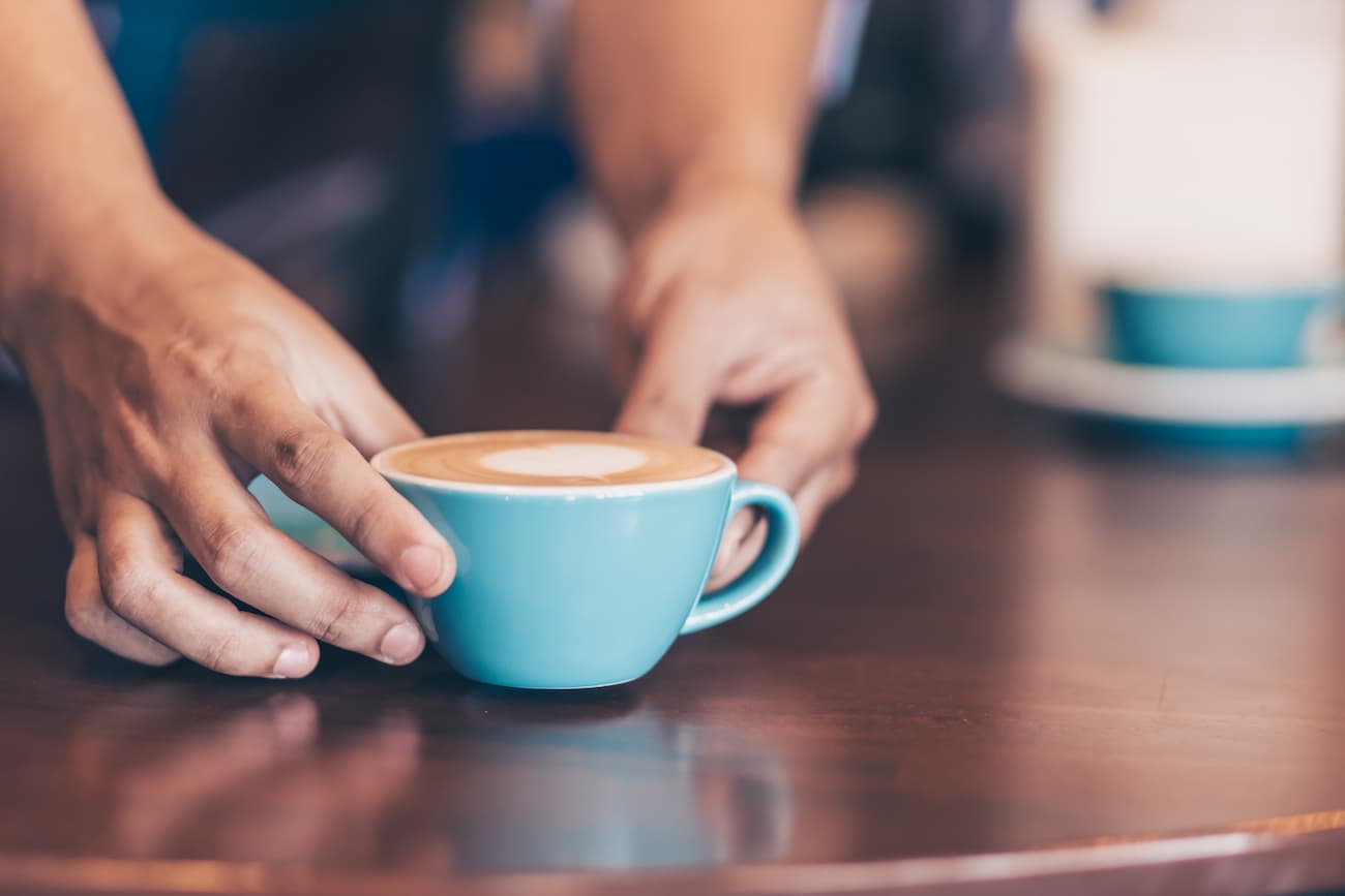 Café de media mañana: pros y contras en el entorno laboral